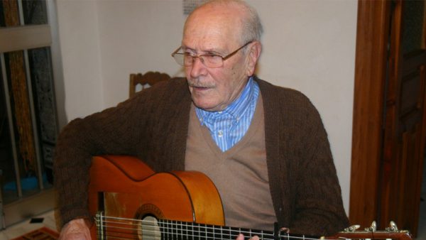 José Terrón: "Si el guitarrista no puede interiormente cantar, no puede ...